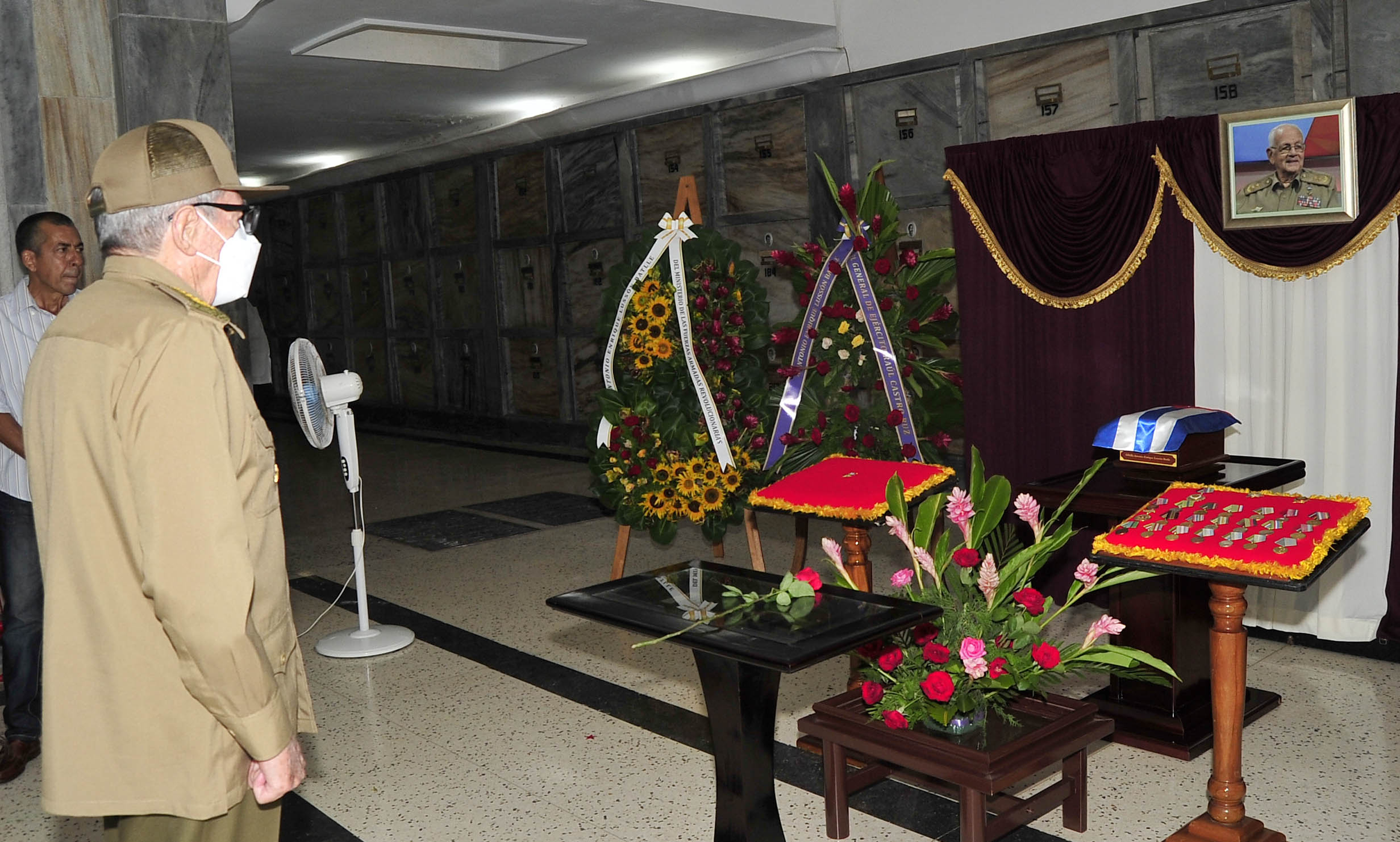 Rindió Raúl honores a Lussón Batle | Presidencia y Gobierno de la ...