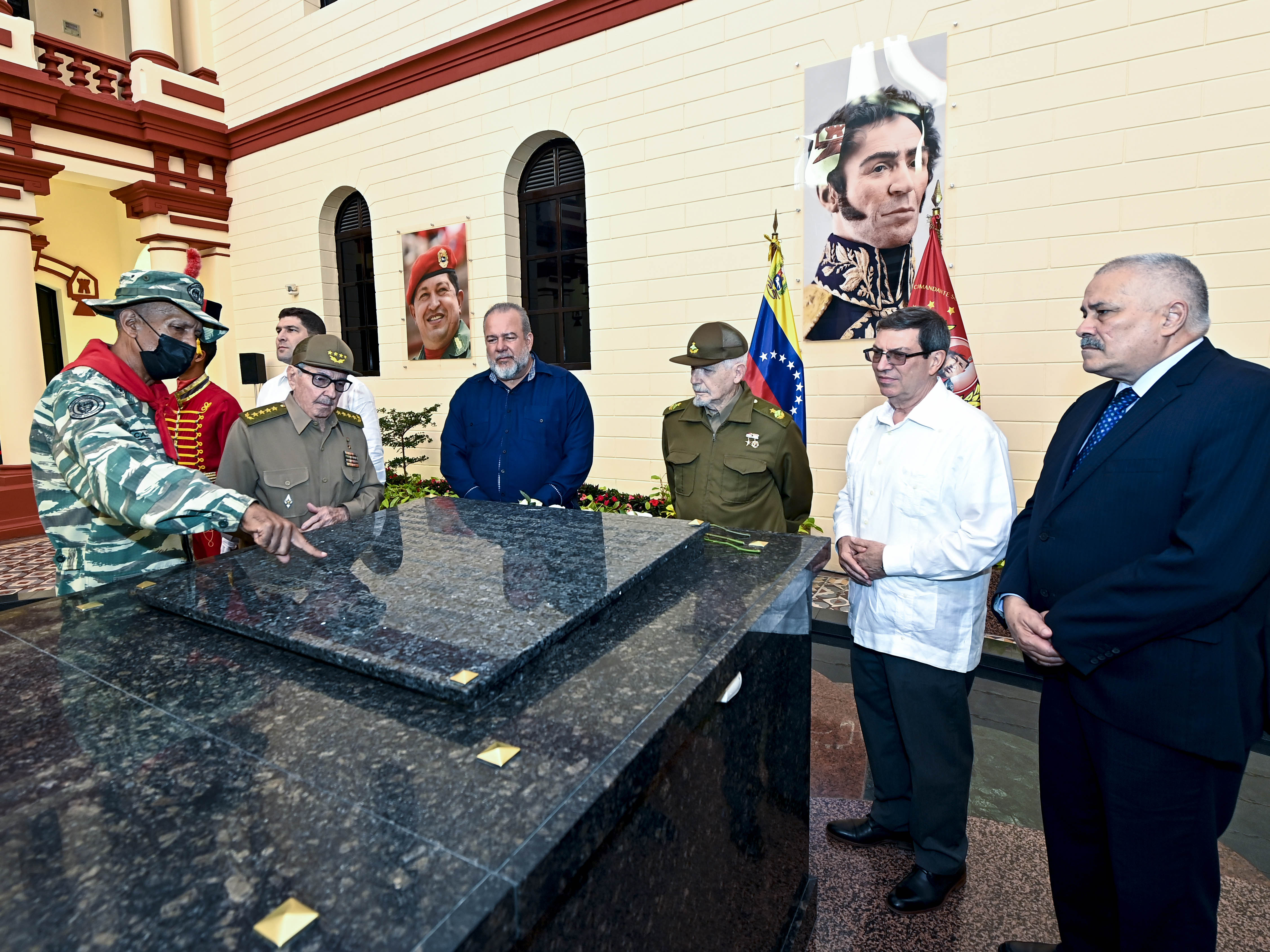 Rindió Raúl homenaje a Chávez (+Audio) | Presidencia y Gobierno de la ...