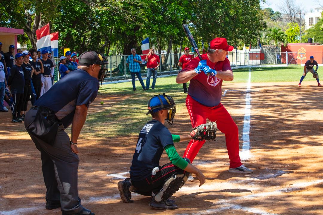 En fotos, juego amistoso de béisbol entre el PCC y la UJC | Presidencia ...