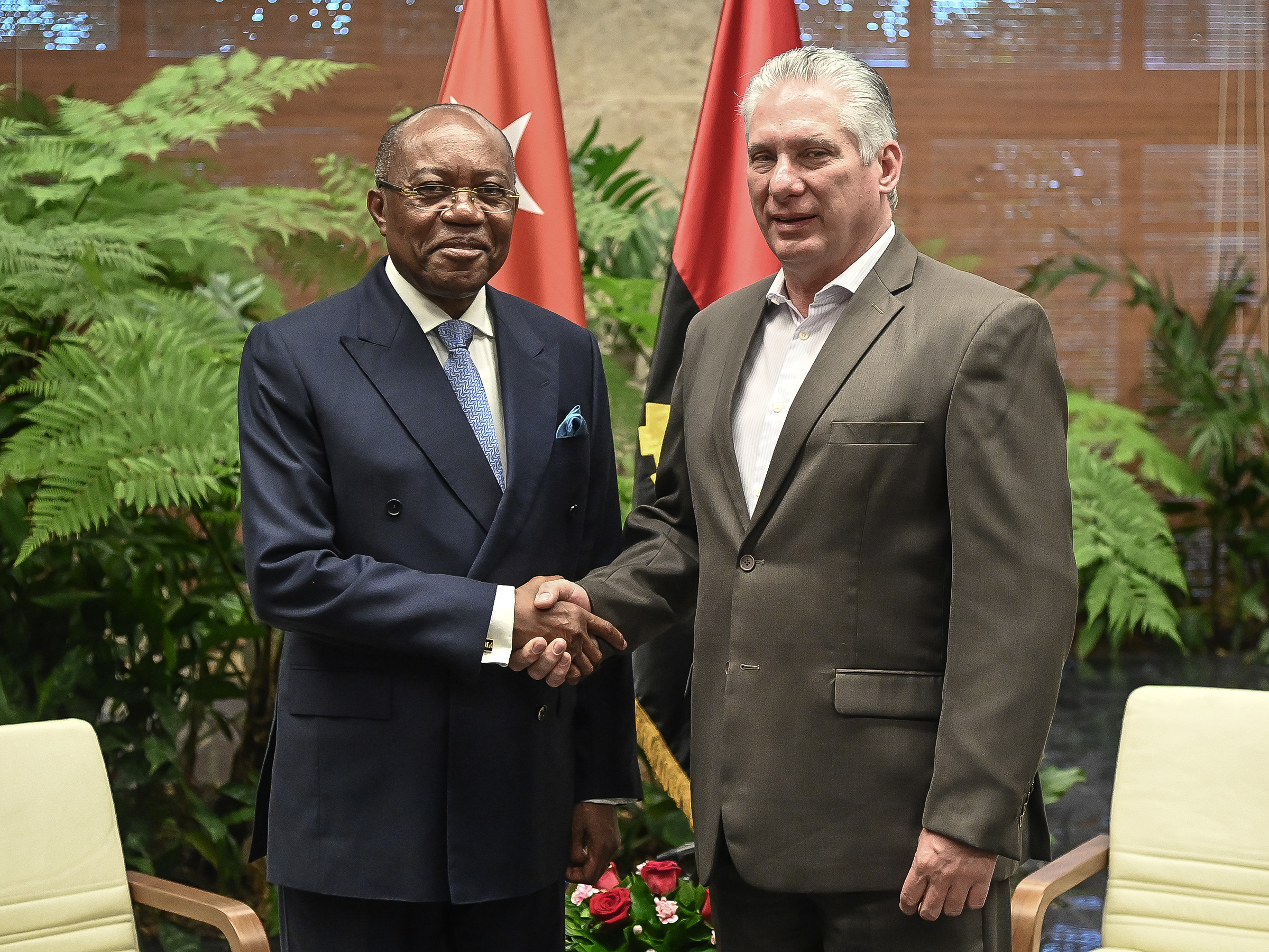 Cuba y Angola fortalecen relaciones interpartidistas | Presidencia y ...