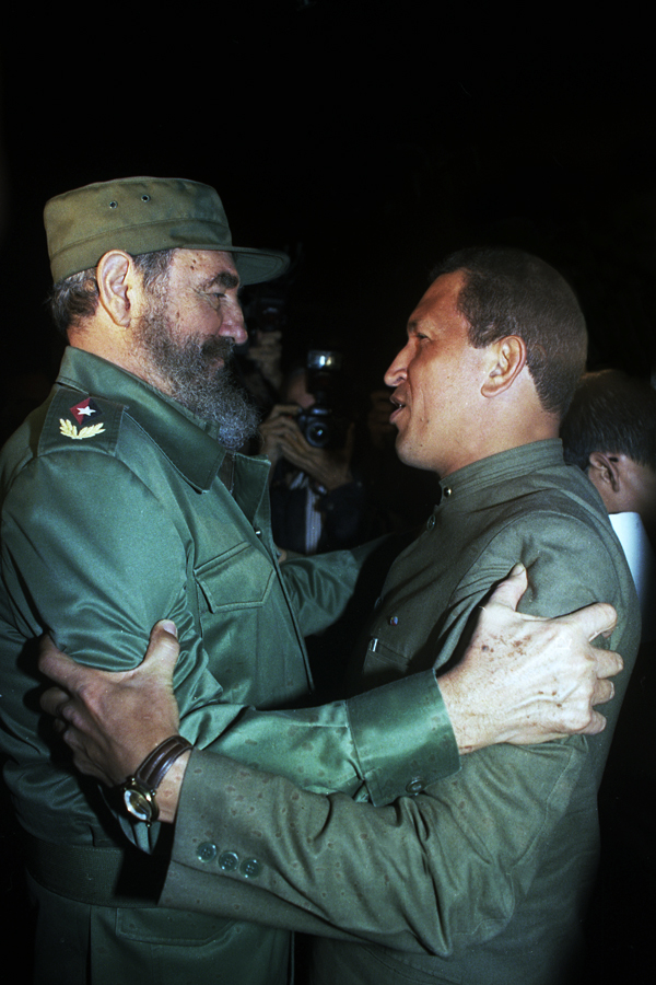 Fidel y Chávez, el primer abrazo | Presidencia y Gobierno de la ...
