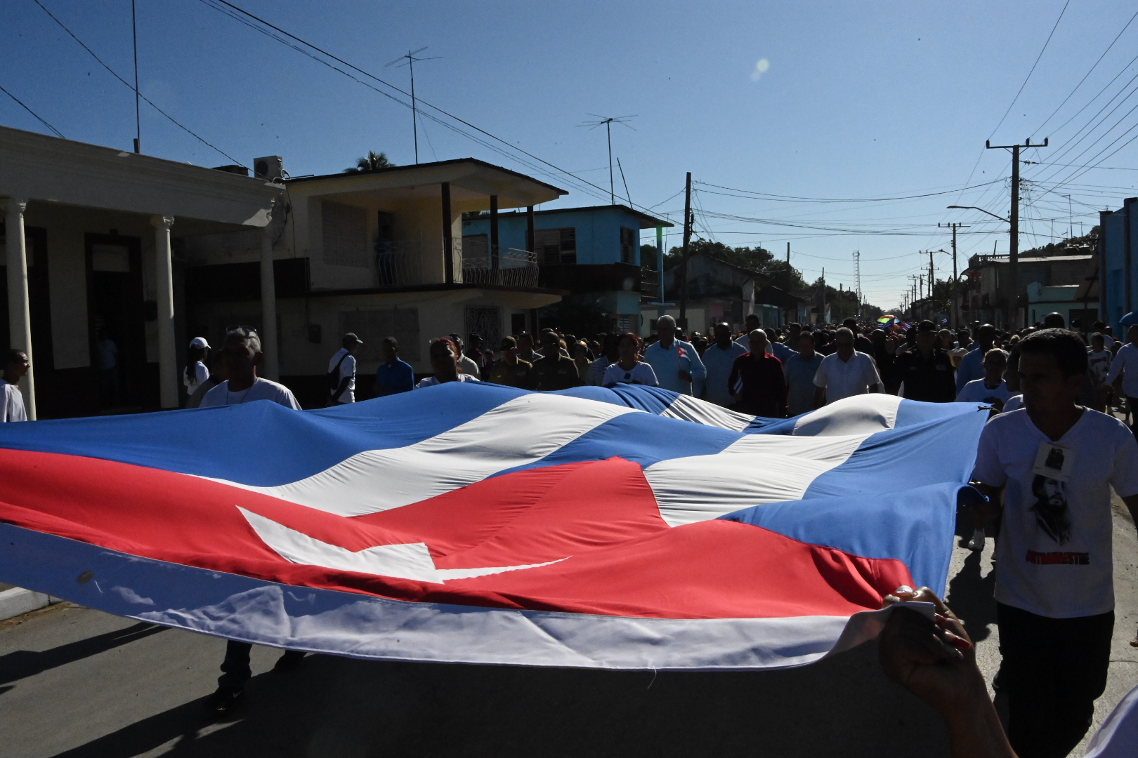Cuba se alza y sobrepone desde su resistencia, su verdad y su propia ...