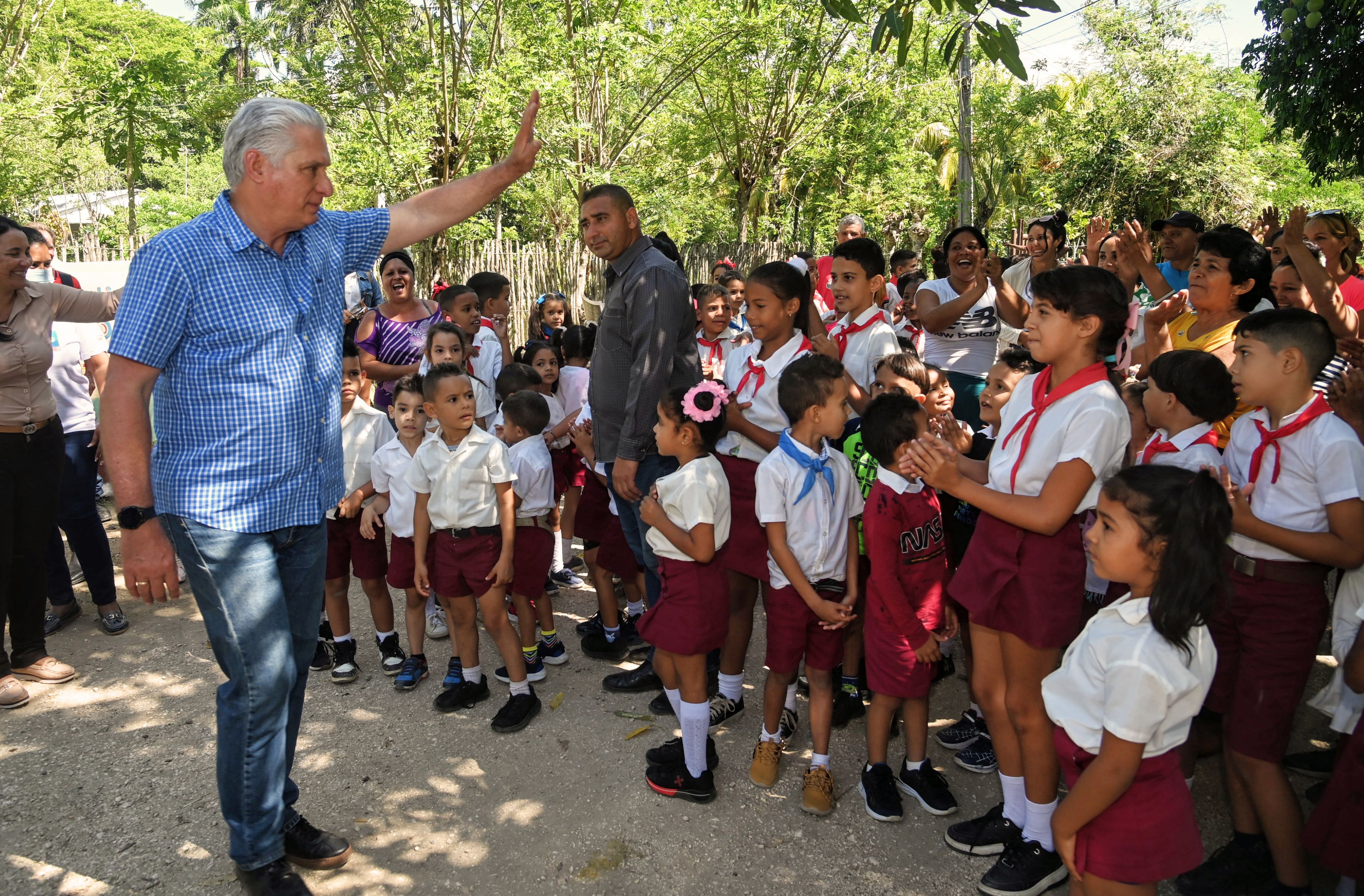 Díaz-Canel en Granma, con lo más raigal del llano y las montañas ...